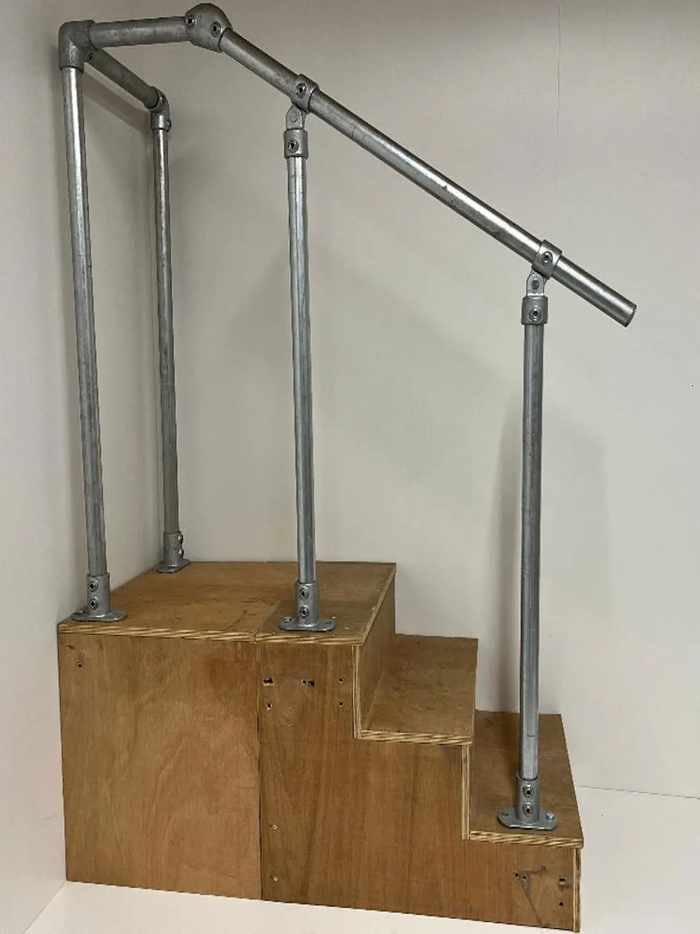 Adjustable Side Mounted or Floor Mounted 90 Degree to End Post Stair ...